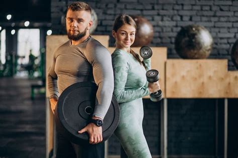 Free Photo Couple Training Together At The Gym Casal Treino Fotos