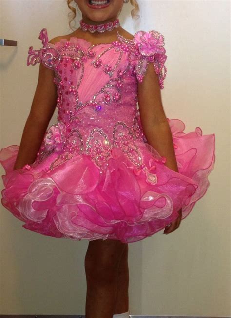 Pin On Paige And Taylors Full Glitz Hollwood Glamour Pageant Ideas