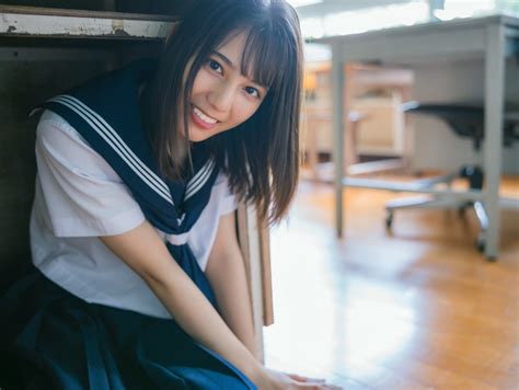 日向坂46・小坂菜緒、1st写真集発売 18歳の“キラめく少女感”と“オトナな彼女感” 日向坂46通信