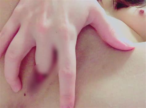 Twitterで22歳の現役jdが綺麗に剃れてるパイパン美マンくぱぁして自慰自撮り みんくちゃんねる