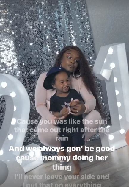 Teen Mom Kiaya Elliott Shows Off Her Curves In Lace Lingerie For 21st