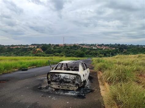 Mulher é Presa Suspeita De Matar Namorado E Atear Fogo Em Carro Com