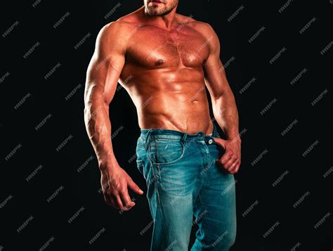 Torso Sexy Masculino Flexionando Sus Músculos Hombre Atlético Con
