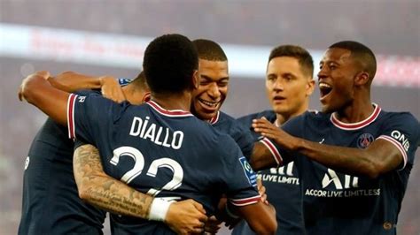 Football Messi Watches On As Psg Make Hard Work Of Beating Strasbourg