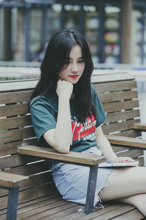 Loạt ảnh Của Nữ Sinh Hà Nội Chứng Minh đã Xinh Thì Cầm Sách đọc Thôi