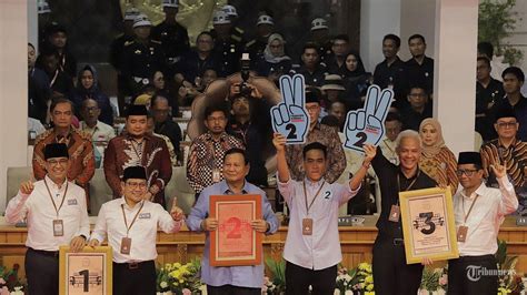 Perbandingan Hasil Survei Indikator Prabowo Gibran Melesat Jauh Dalam