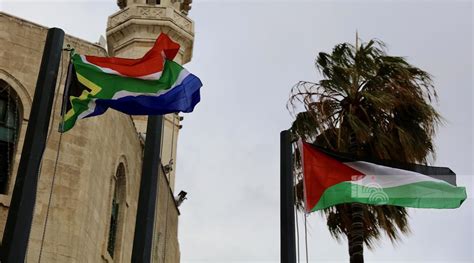 بلدية بيت لحم ترفع علم جنوب إفريقيا تقدير لدعمها للقضية الفلسطينية