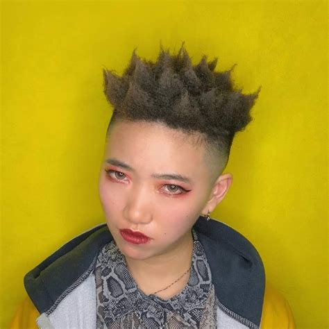 【情報】請問這是誰？ 場外休憩區 哈啦板 巴哈姆特