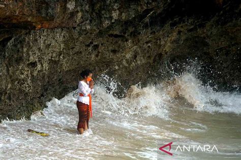 Melasti Di Pantai Ngobaran Antara News