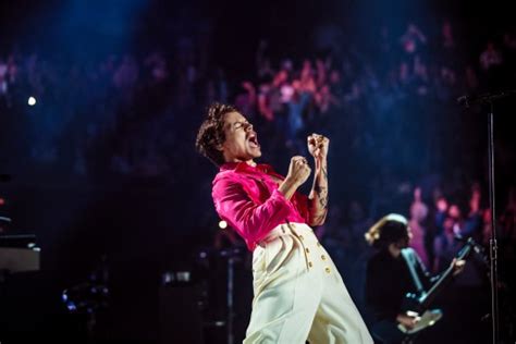 Harry Styles Thrills Forum Fans By Debuting New ‘fine Line Album Live