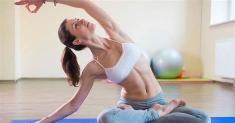 7 Posturas De Yoga Para Ayudarte A Aliviar El Estrés Remedios Caseros