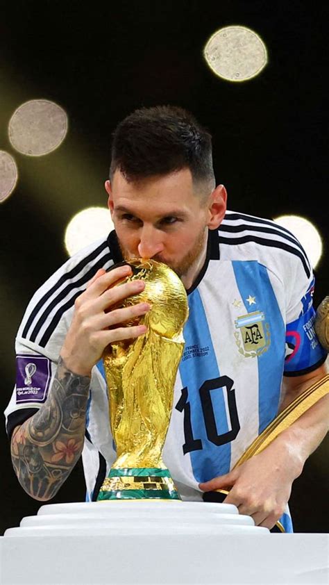 Messi World Cup Trophy Wallpaper Tubewp