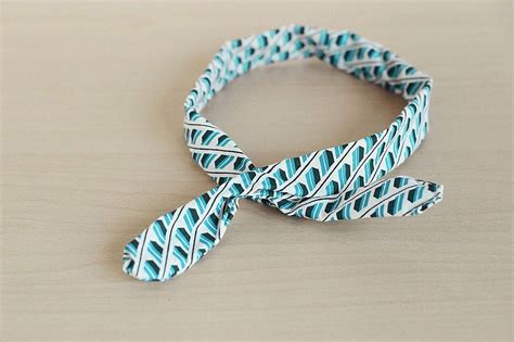 10 Minute Diy Make A Headband Out Of Wire Fabric Scraps Diy