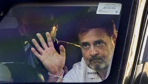 राहुल गांधी पहुंचे जम्मू कश्मीर श्रीनगर के लाल चौक पर खाई आइसक्रीम