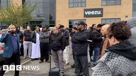 Sheffield Taxi Drivers Protest Over New Payment Terms Bbc News