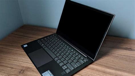 6 Cara Mengatasi Laptop Blank Hitam Tapi Hidup