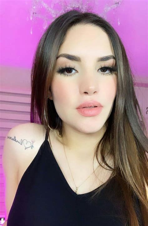 Pin De Irania Luna En Kimberly Loaiza Kimberly Loaiza Kim Loaiza