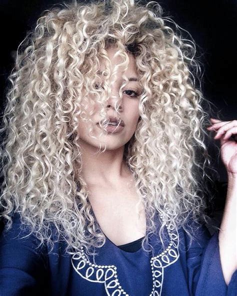 10 Tintes Ideales Para Resaltar Tu Cabello Chino Tinte Para Cabello