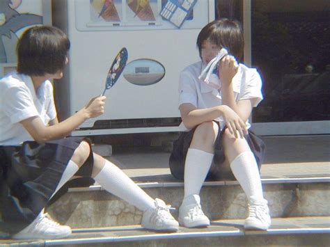 女子 学生のパンチラ Jcのパンツpt2 虹色ぱんつ にじぱん