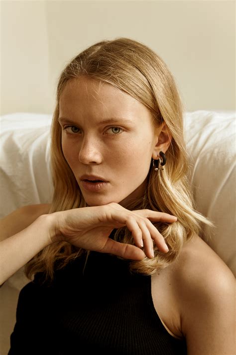 Nina Hnizdo Model Looking At Viewer Blonde Blue Eyes Stephane