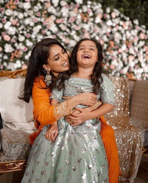 Sanam Jung Recent Adorable Clicks With Daughter Reviewit Pk