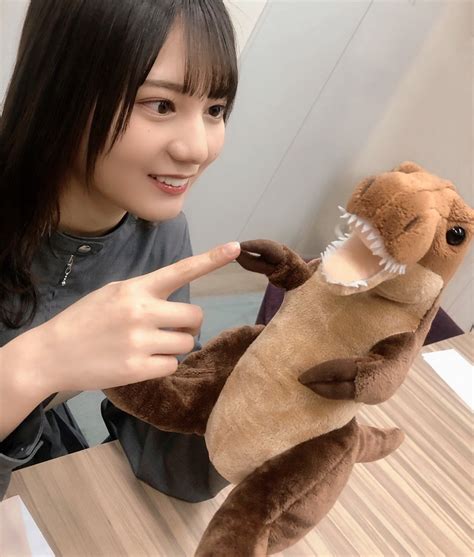 日向坂46 小坂菜緒1st写真集『君は誰？』【公式】6月29日発売 On Twitter 金曜の夜に トムじゃないほう とたわむれる