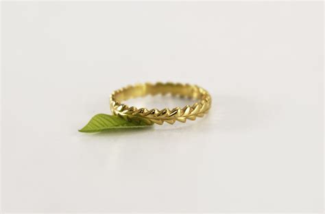 Leafy Wreath Ring 9ct Yellow Gold Kinkel Jewellery