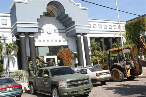 Las Fotos Del Interior Del Cementerio De Los Narcos En Culiacán Tumbas