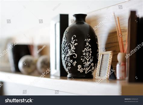 8 177 书架花瓶 图片、库存照片和矢量图 Shutterstock