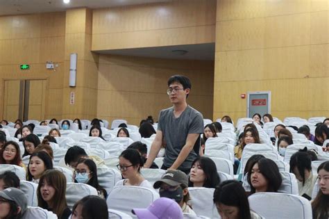 以赛促学、赛课结合——广告学专业师生参加第15届大广赛创意巡讲会 济南大学文学院