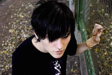 Pin By ༒ M4rg4r3t ༒ On ᴛʜᴇʏ ᴍᴀᴅᴇ ʜᴇʀ ᴇᴍᴏ Emo Scene Cute Emo