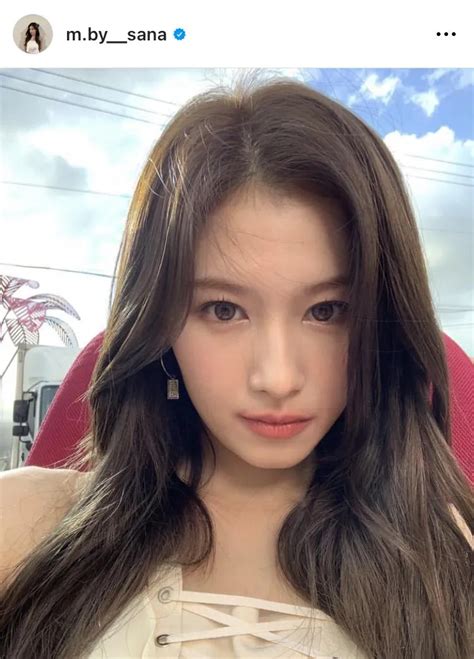 Twice・サナ、産毛までかわいい…すべてのパーツが完璧に整ったバストアップショットに「世界一かわいい」「いいね連打したい」 2 2