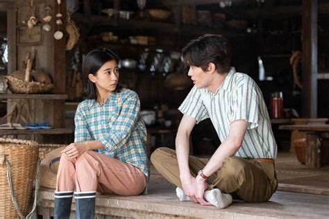 連続テレビ小説「ちむどんどん」第118話。沖縄の実家にて。暢子（黒島結菜・左）と和彦（宮沢氷魚）（c）nhk ― スポニチ Sponichi