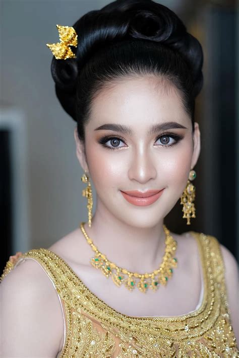 Asian Wedding Makeup Bridal Makeup Looks Asian Makeup Bride Makeup