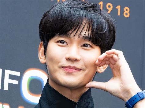 『涙の女王』最旬俳優キム・スヒョン、余裕のある爽やか笑顔で登場！【photo】 Trill【トリル】