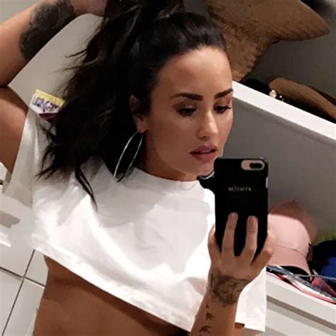 Demi Lovato Sports Some Serious Cleavage In Sexy Mtv Emas Outfit Pics