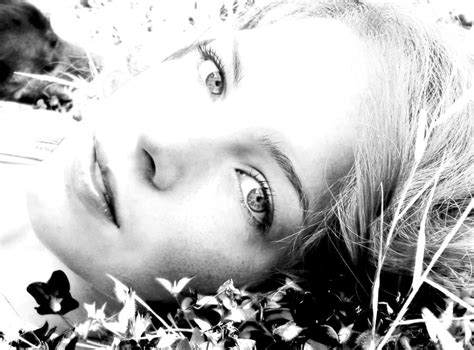 Black And White Portrait By Annas Day Dreams On Deviantart