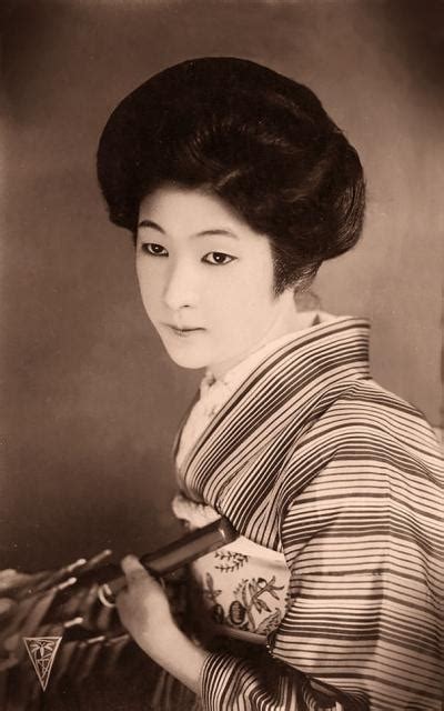 La Bellezza Femminile Di 100 Anni Fa Catturata In Cartoline Vintage