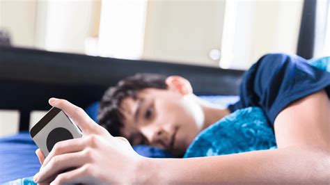 6 Reasons Why Teens Stay Up Late