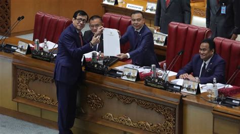 Sex Outside Of Marriage Will Be Banned In Indonesia What Could That
