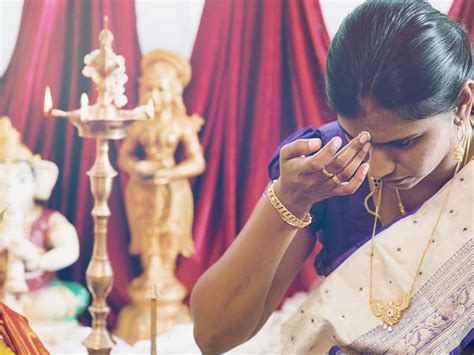Where Do Hindus Typically Worship