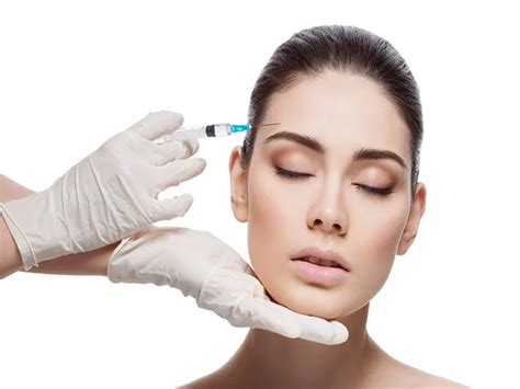 بوتاکس چیست و چطور عمل می‌کند؟ آیا بوتاکس عوارض دارد؟