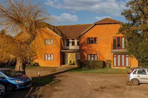 Ashtead 1 Bed Apartment £1 100 Pcm £254 Pw