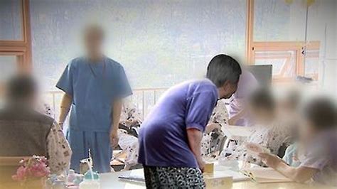 노인 10명 중 1명 치매 1인당 관리 비용 연 2천만 원