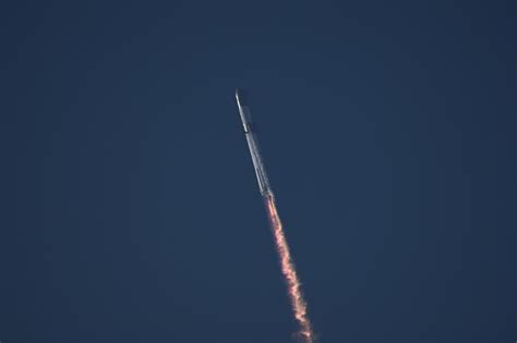 Spacexs Starship Worlds Biggest Rocket Explodes During Test Flight