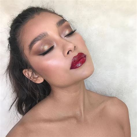 Shimmery Gold Smokey Cat Eye Makeup Red Lips Smokey Cat Eye Makeup