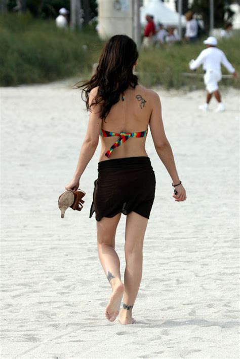 Alyssa Milano Naked And Bikini Beach Paparazzi Pictures Porn Pictures
