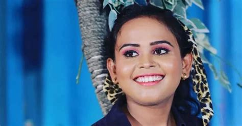पिता मील में मां नर्सरी में करती थीं काम स्कूल से था गाने का शौक एक