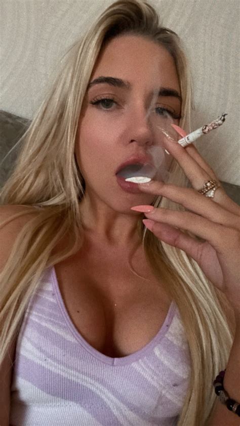 🔞sexy Women Smoke🫦🚬 On Twitter Meet Toesdayfeet Princess Naydeen She