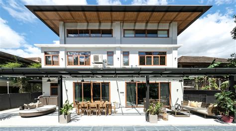 A Blend Of Mid Century Modern And Modern Tropical Design